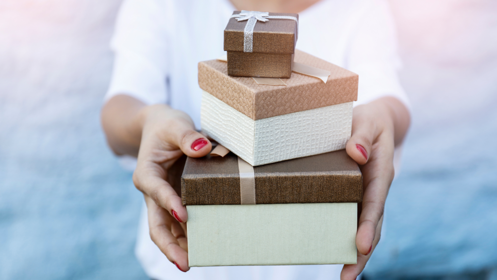 Sweet Gifts to Give Your Spouse for Your Anniversary – Captive Heart