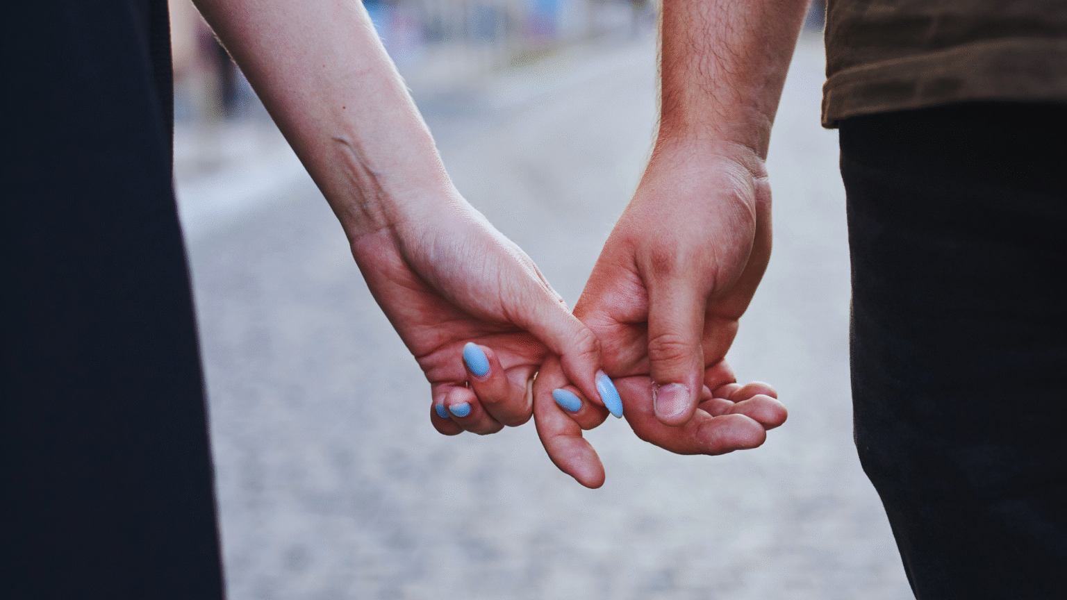 How to Keep Friendships While Maintaining Romantic Relationships: A ...